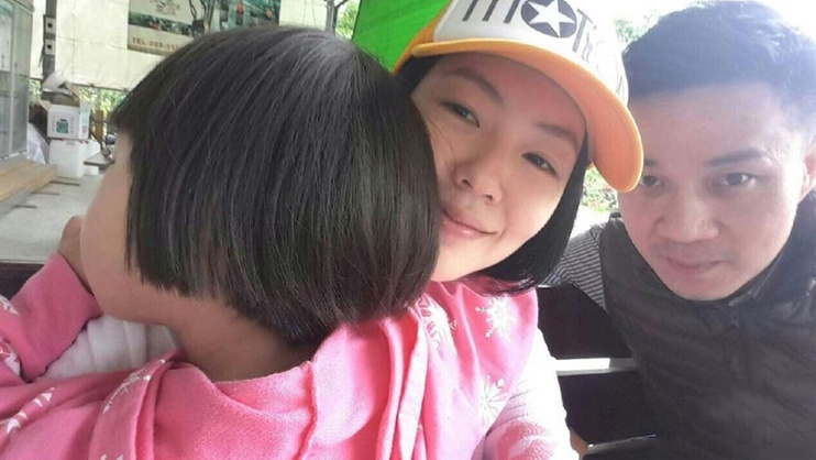 Dee Hsu dismisses abuse rumours with family pictures - 8days