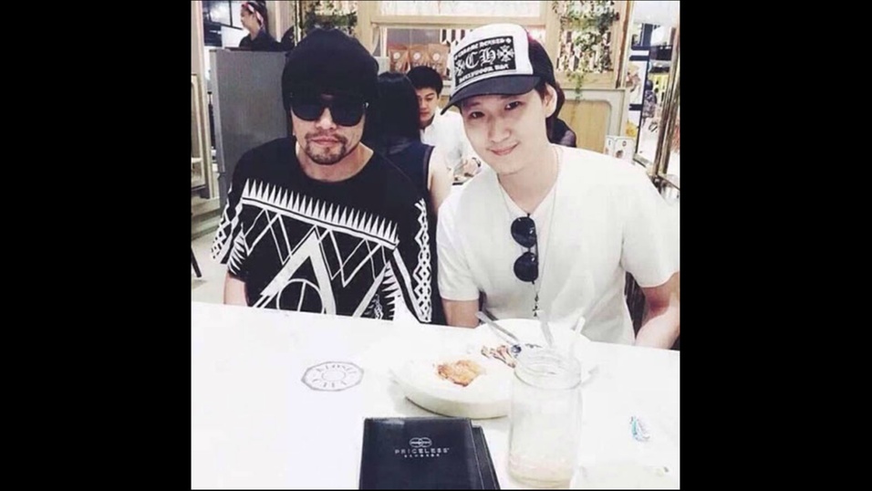 Jay Chou spotted with scruffy beard look in Thailand - 8days