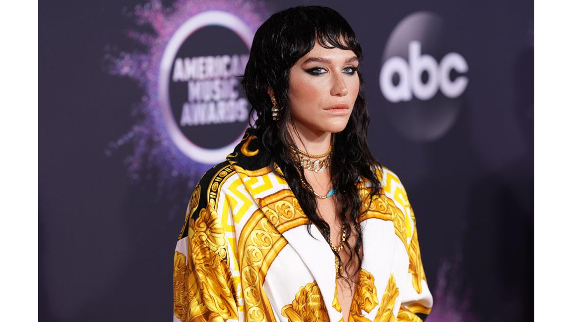 Kesha shocked by emotional dad song - 8days