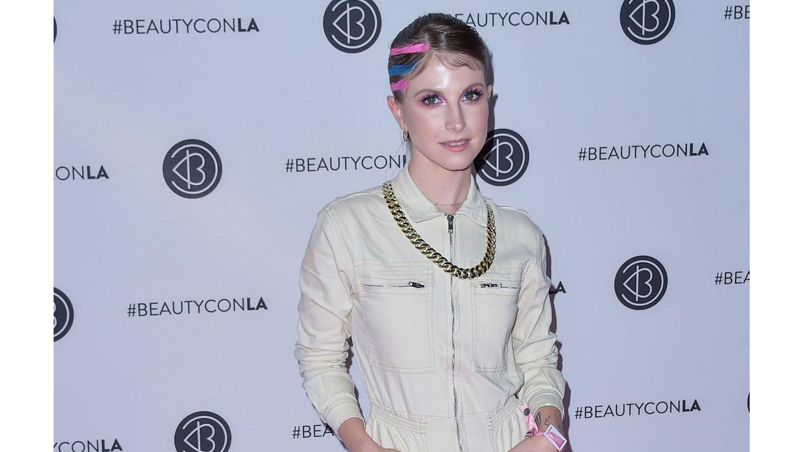 Hayley Williams announces new solo single Simmer - 8days