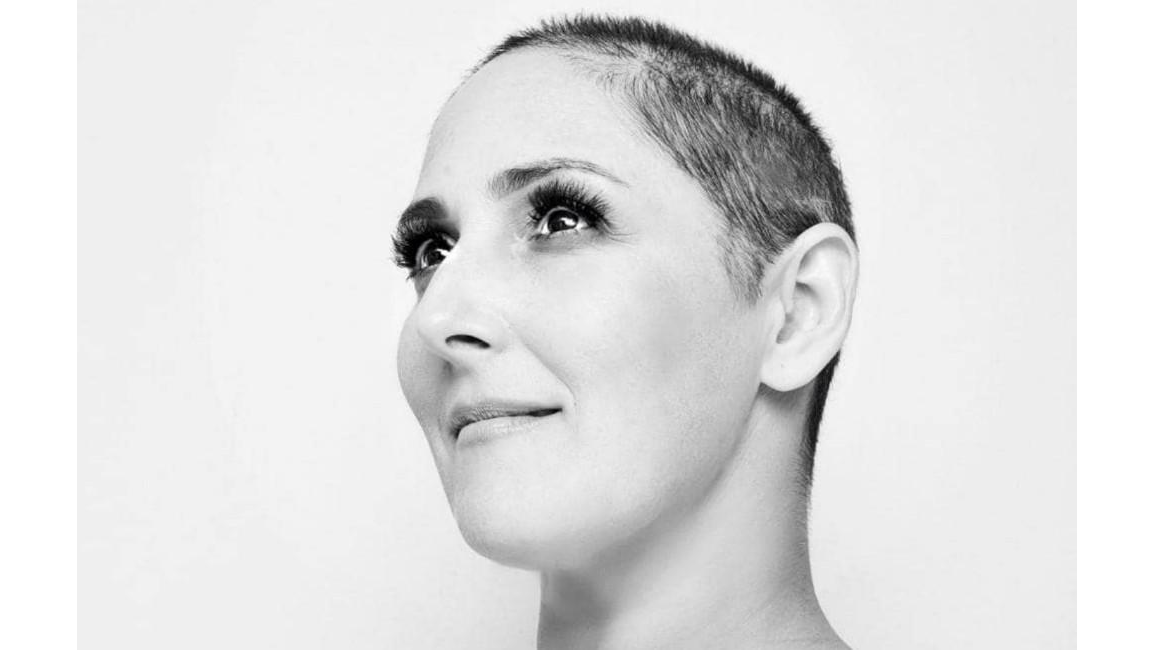 Ricki Lake opens up on 'debilitating' hair loss - 8days