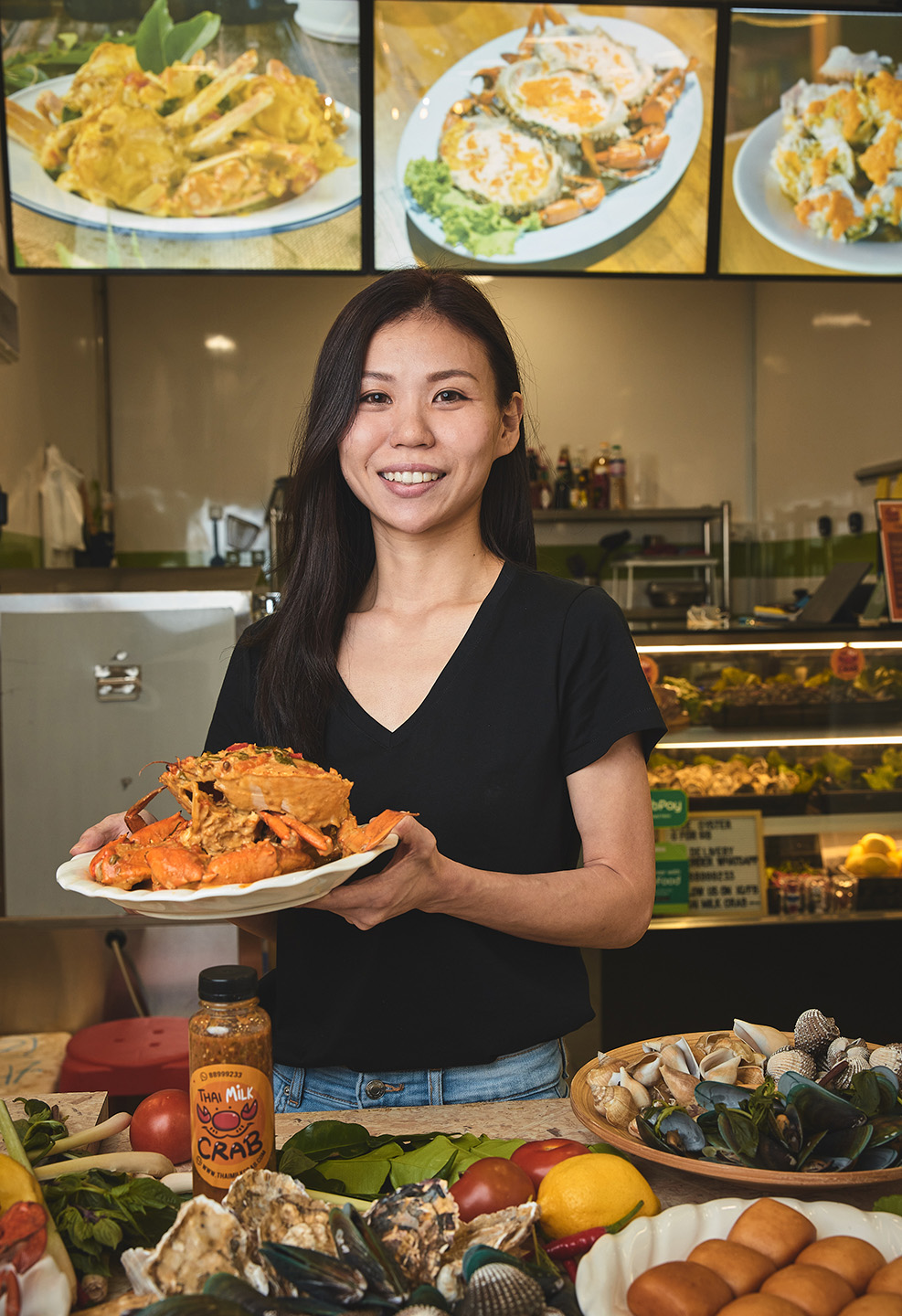 Pretty Cook Who Sells $48 Thai Milk Crabs Attracts Male Attention… But ...