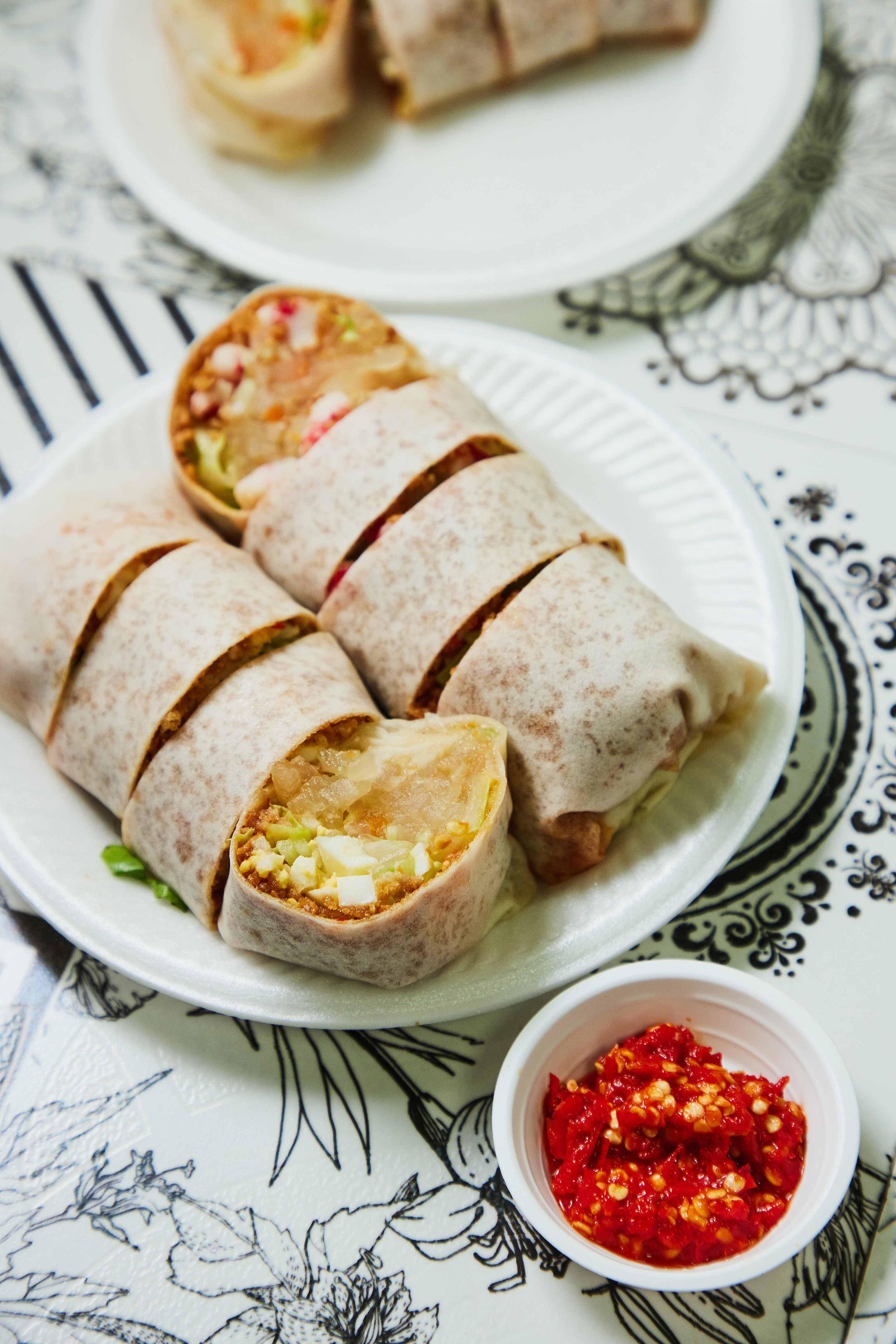Muslim-Vietnamese Hawker Couple Sell Delish Beef Pho, Rojak & Muah Chee ...