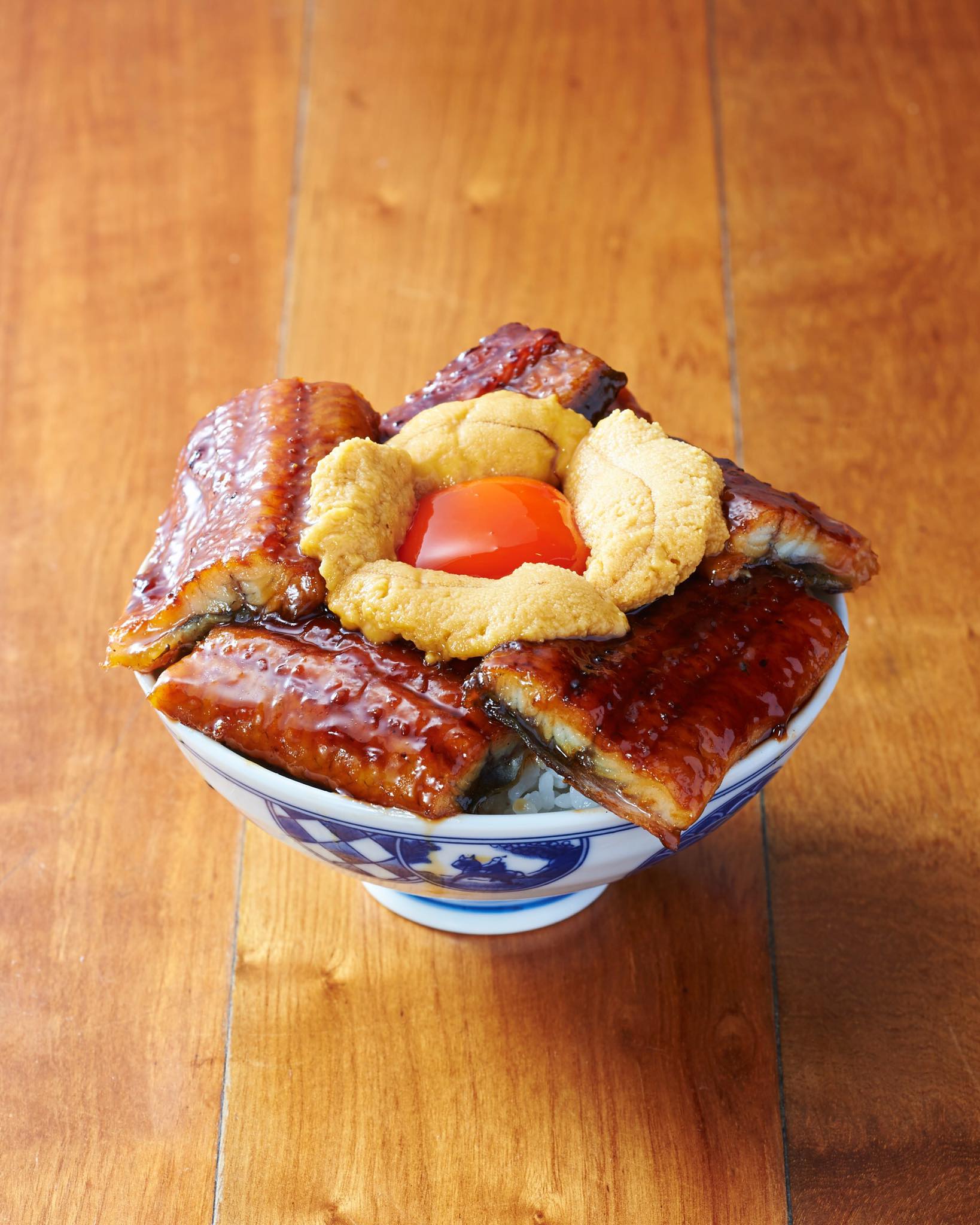 Thai Eatery Sells Donburis Overflowing With Salmon, Unagi, Uni & Tuna ...