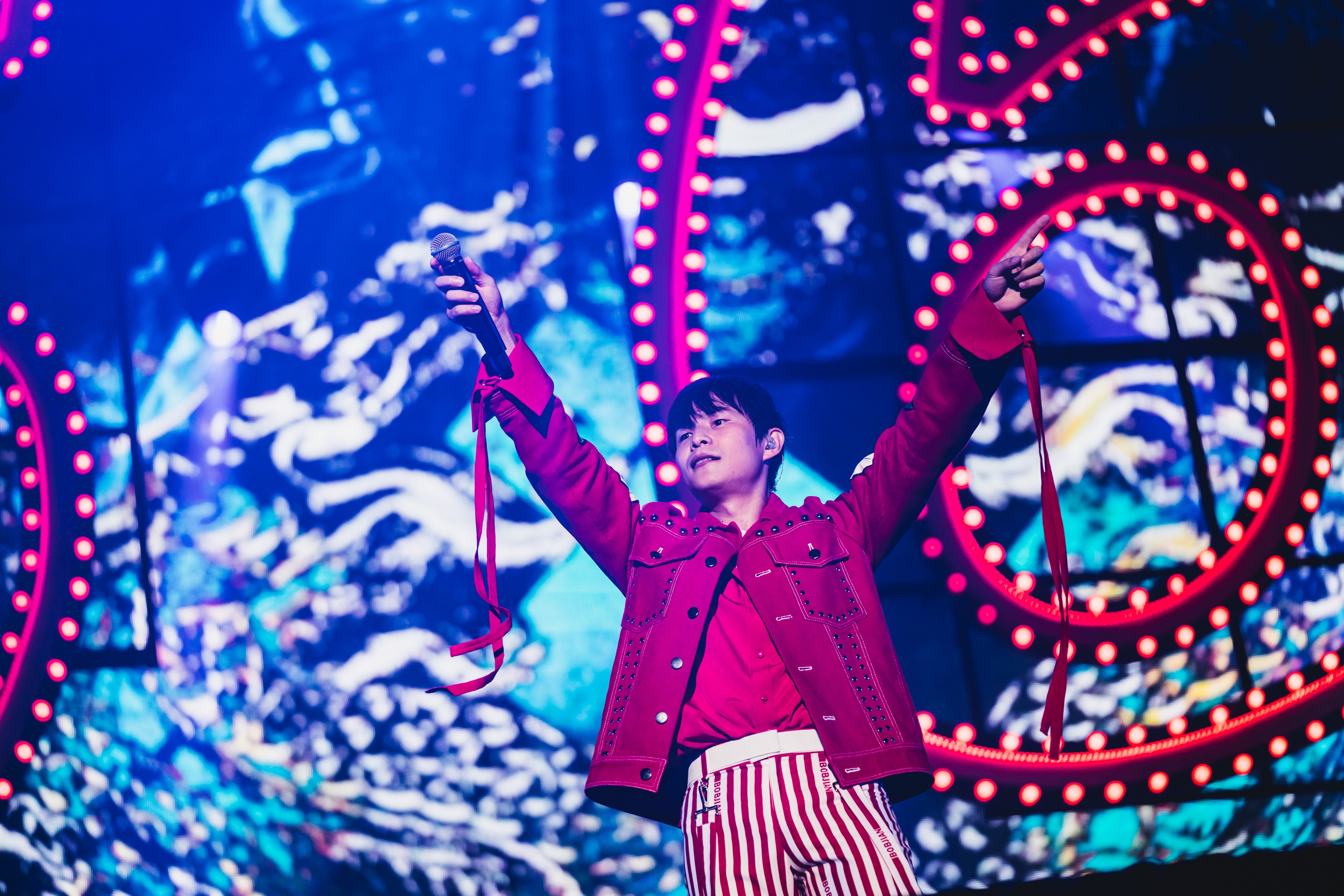 THEN AND NOW: Watching a 5566 concert in 2003 vs. 2019 - 8 Days