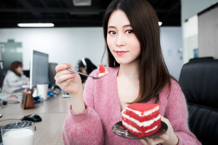 How To Cook Satay And Chilli Crab With Office Supplies, According To ...