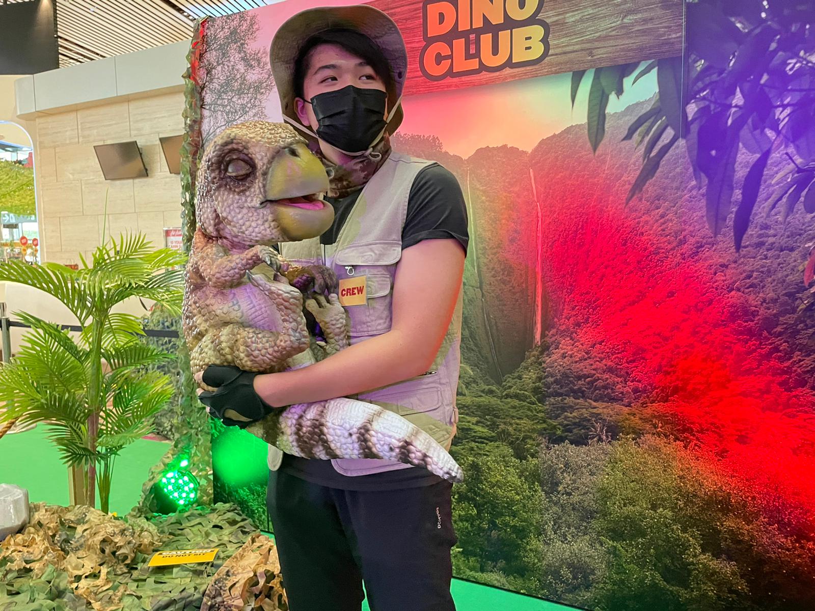 Meet Roving Dinosaurs & Pet Baby Ones At Changi Airport T4’s Dino Fest ...