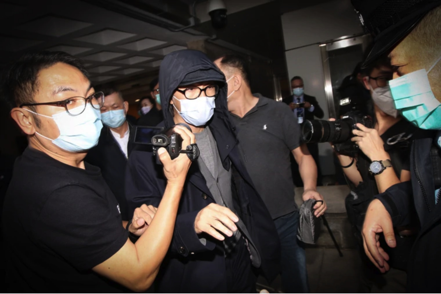 Stephen Chow Signs Autograph, Jokes With Fans Outside Packed Courtroom ...