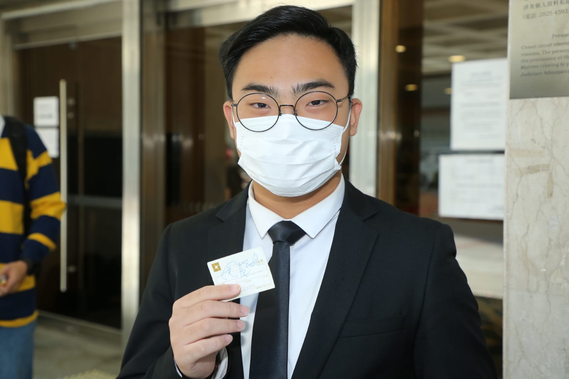 Stephen Chow Signs Autograph, Jokes With Fans Outside Packed Courtroom ...