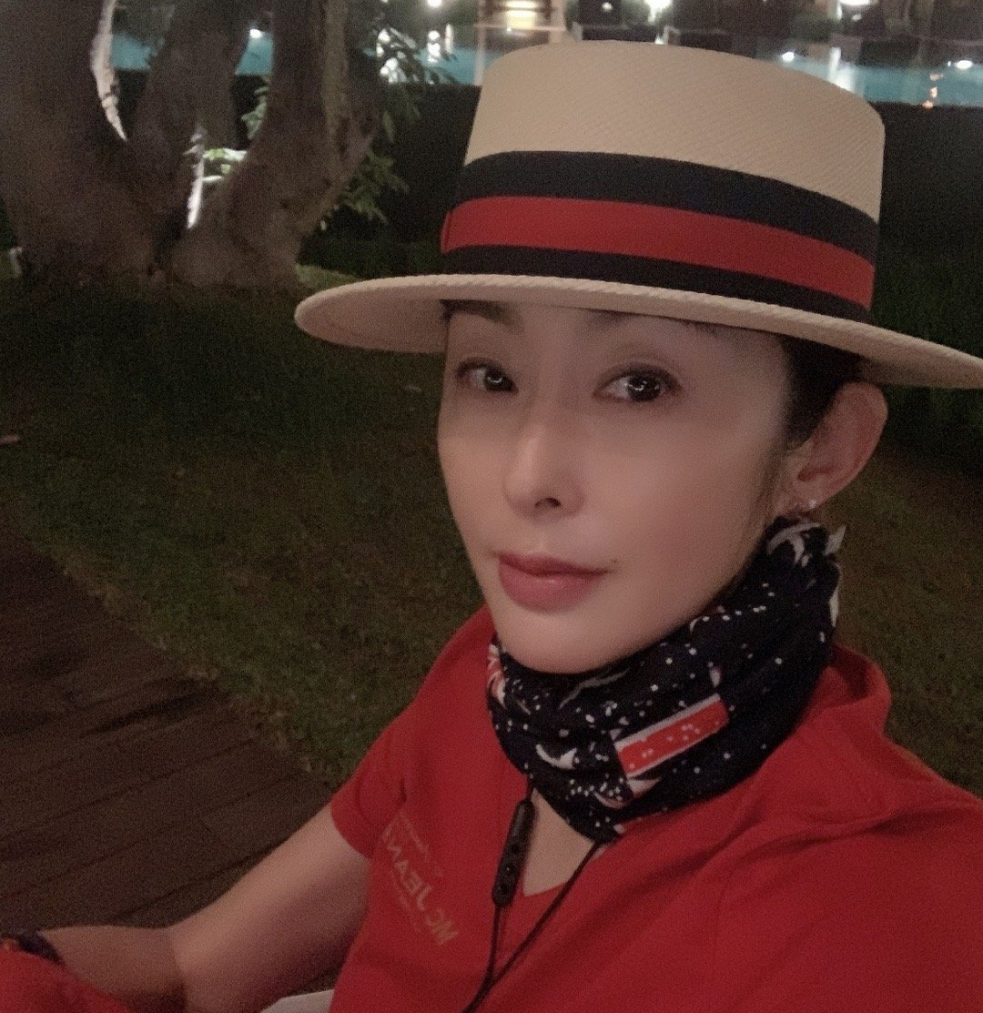 Sharla Cheung, 52, Appears On Live Stream, Netizens Can’t Stop Talking ...