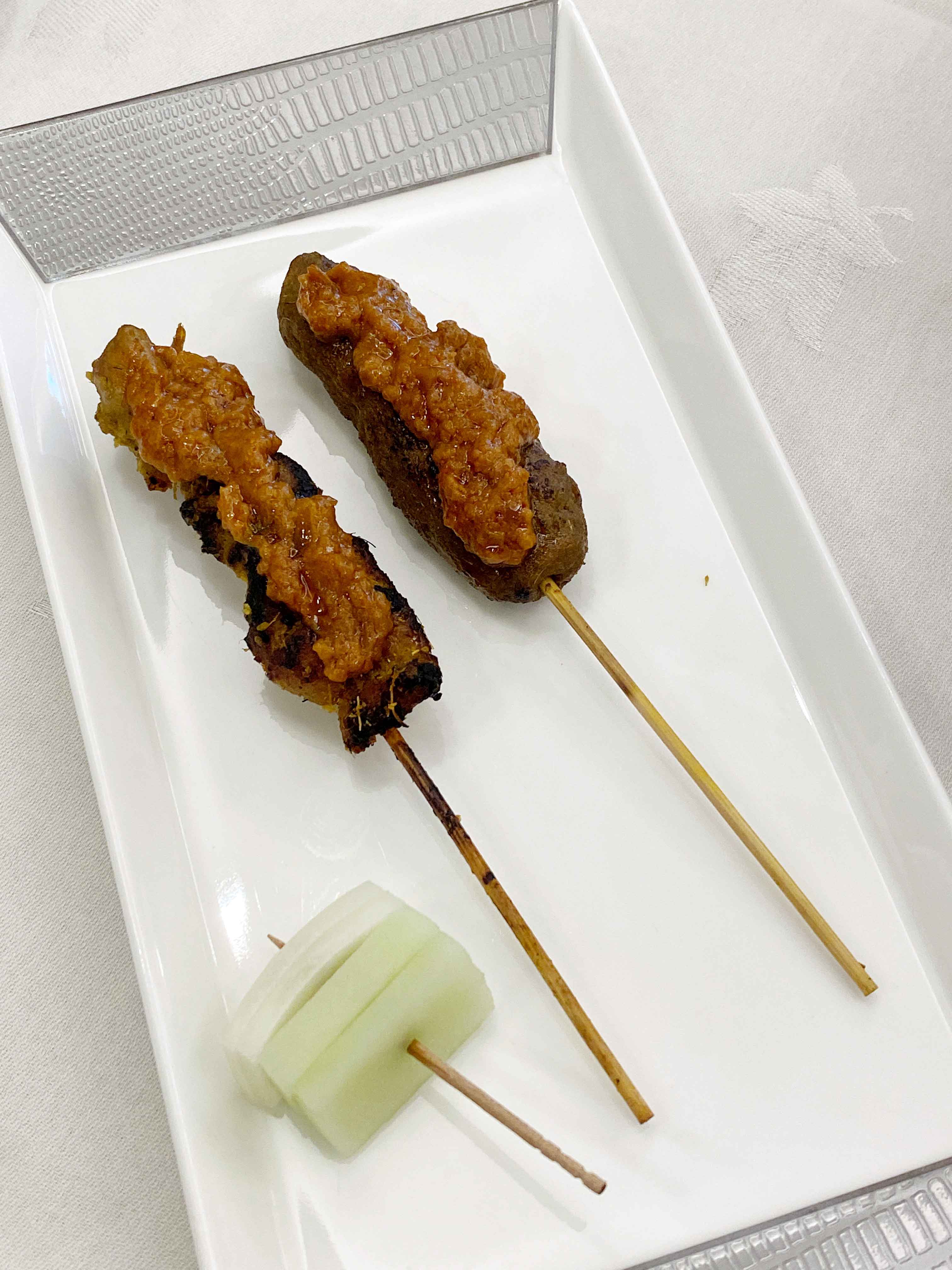 What It Feels Like For An Economy Seat Regular To Eat SIA’s 1st Class ...