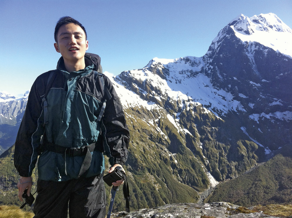 Are You More Likely To See A Celeb In A Window Or Aisle Seat? - 8days