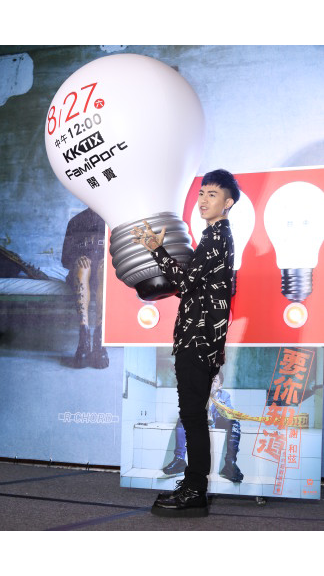 R-chord Presents New Album - 8days