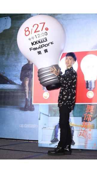 R-chord Presents New Album - 8days