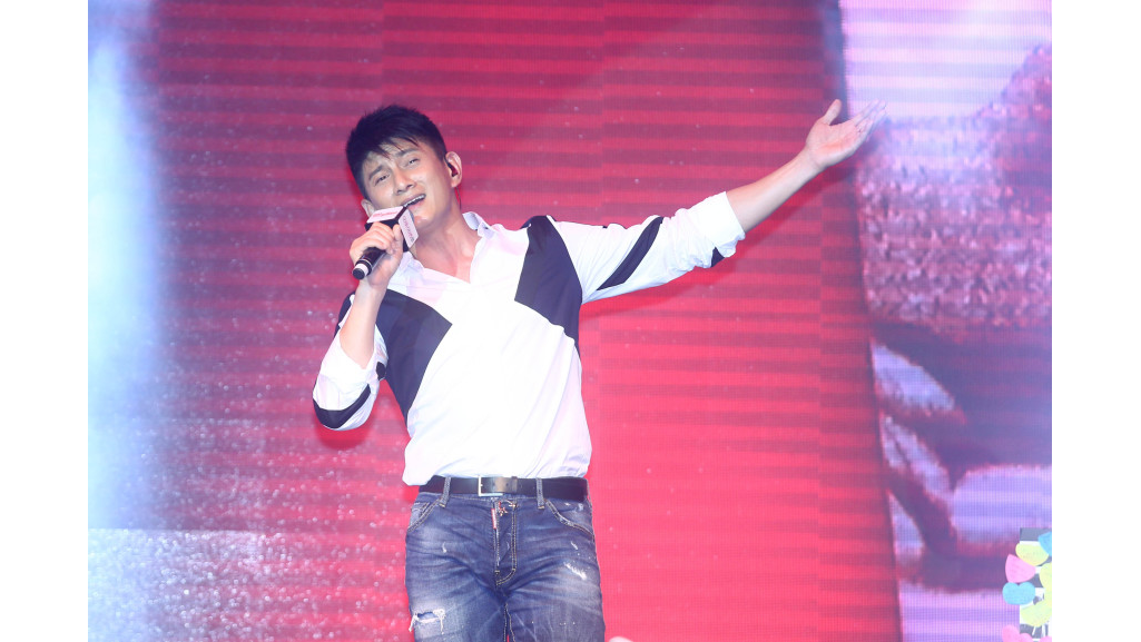 Nicky Wu Promotes New Album "Journey" - 8days