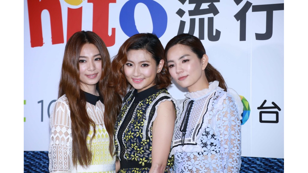 Jay Chou and A-Mei Win Hito Music Awards - 8 Days