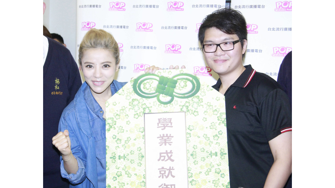 Della Ding Revealed Secret Crush on Senior Schoolmate - 8days