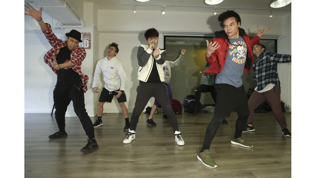 Hins Cheung Promises to Ward Himself Before Concert in Macau - 8days