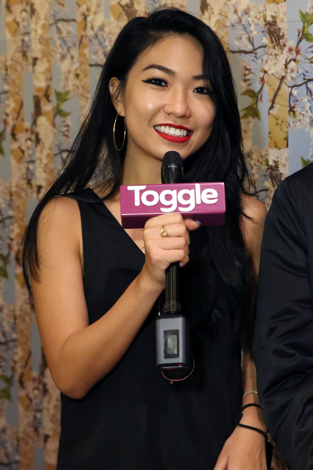 “Toggle and cuddle” with the stars of A Selfie’s Tale - 8days