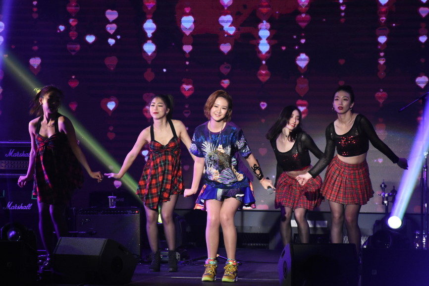 Amber An Performs In Taipei - 8days