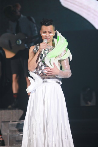 Edmond Leung Performs In Front Of Star-Studded Audience - 8days