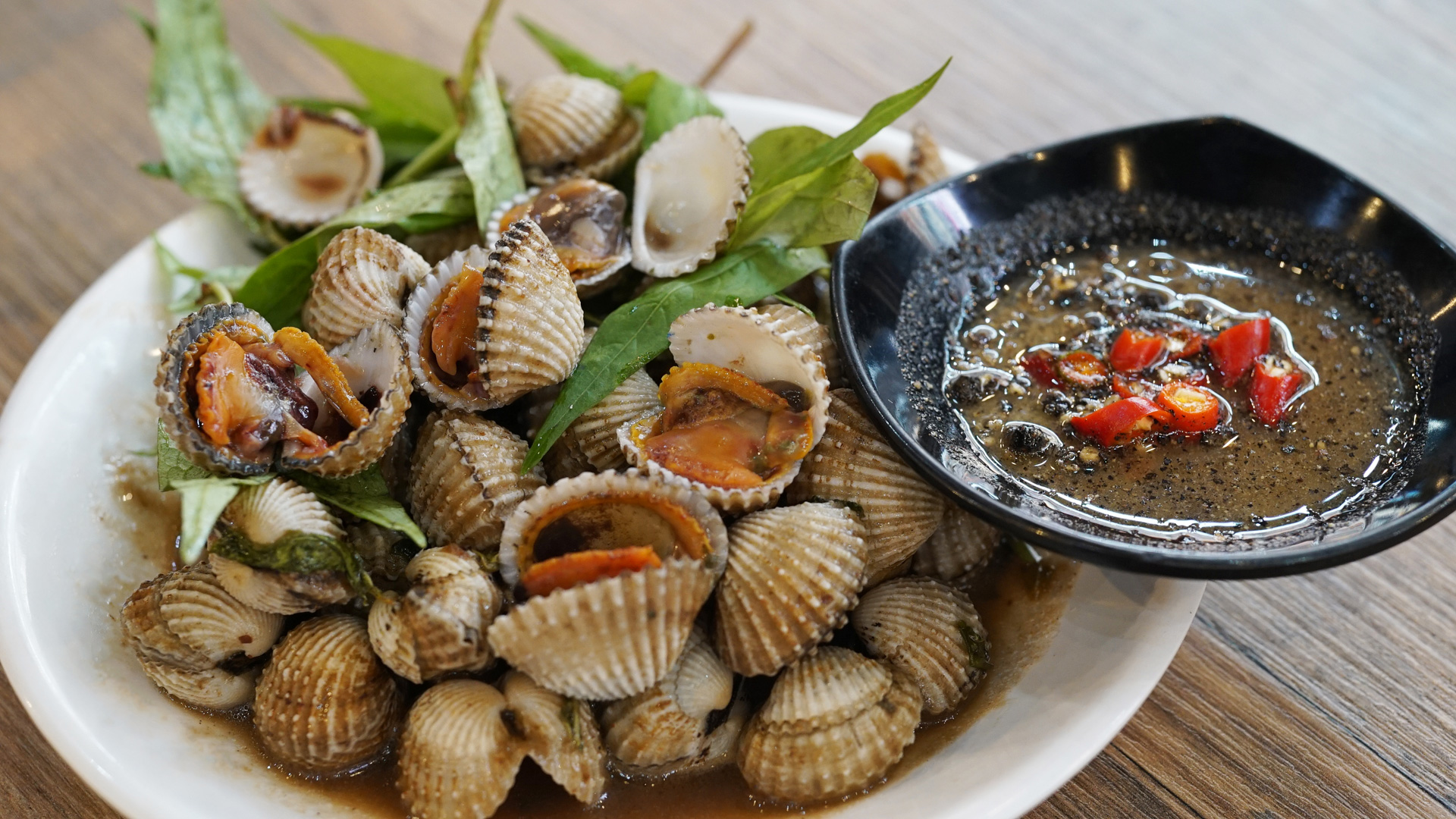 Cockle Bibimbap? 9 Tasty Dishes Starring The Now-Trendy Bivalve - 8days