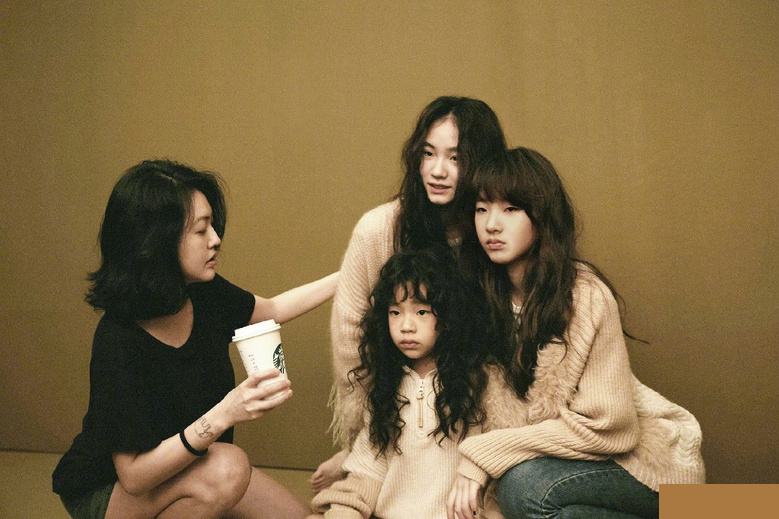 Dee Hsu’s 3 Daughters Just Shot A Fashion Campaign Together And They ...