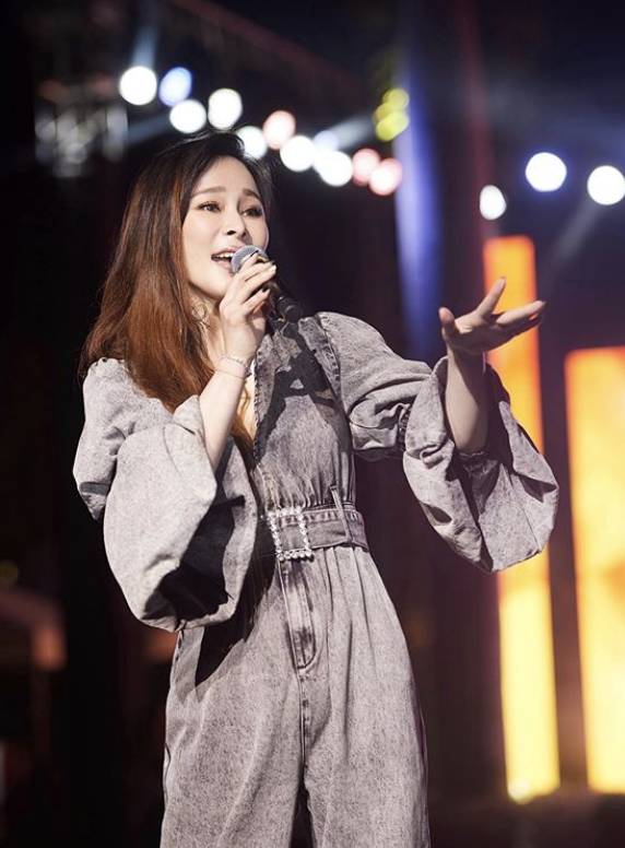 Netizens Are Shocked By Taiwanese Singer Landy Wen’s Appearance In New ...