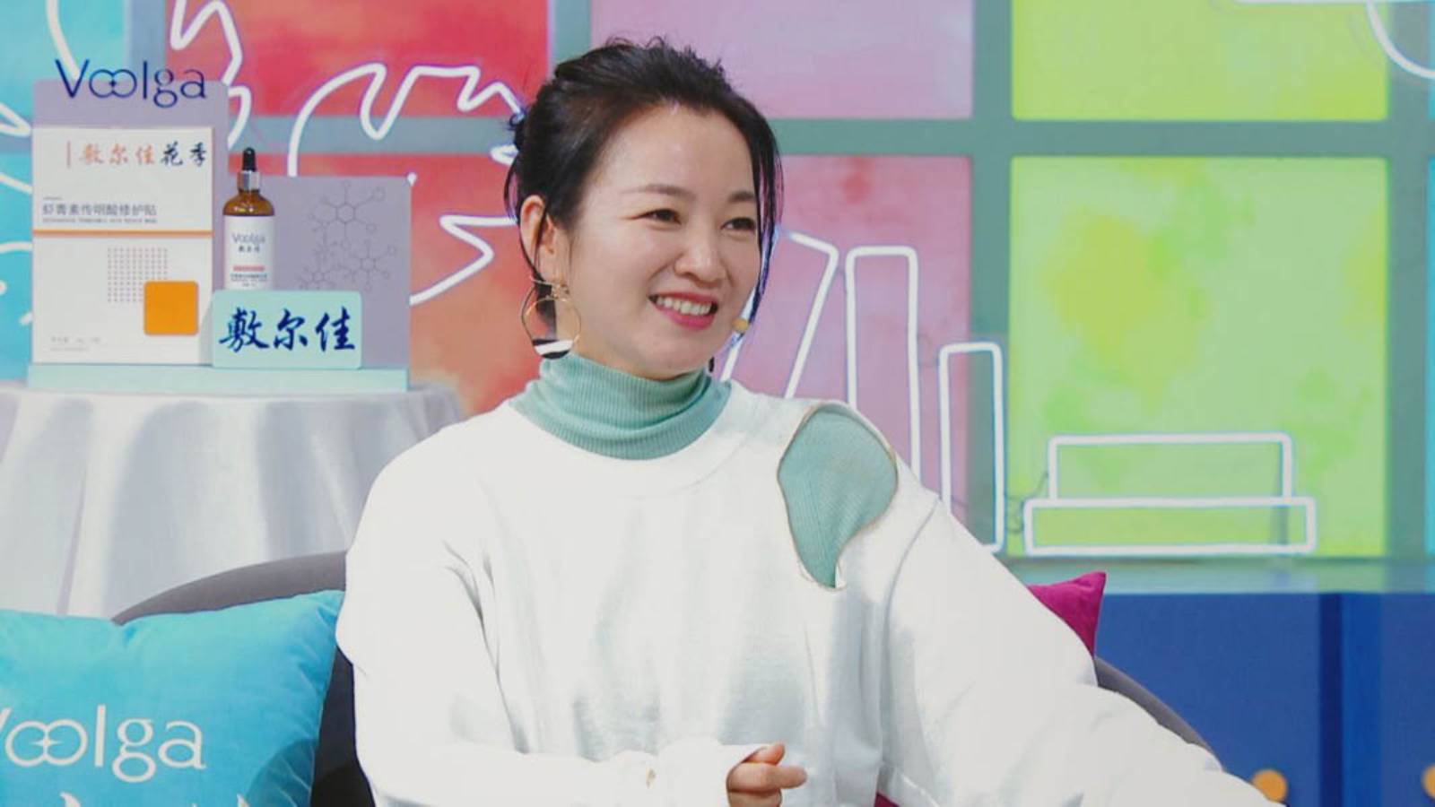 Taiwanese Host Aya Liu Was Once Held At Gunpoint In Moscow After ...