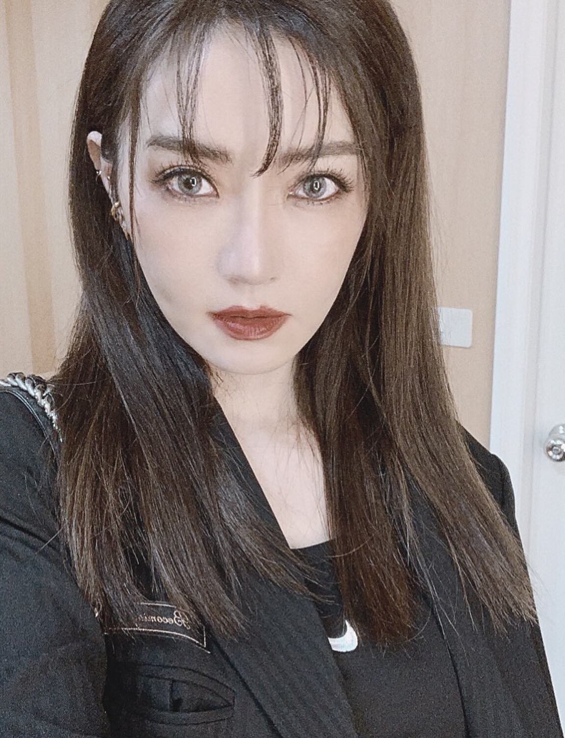 Netizens Say 45-Year-Old Jeannie Hsieh Looks Like A College Student ...