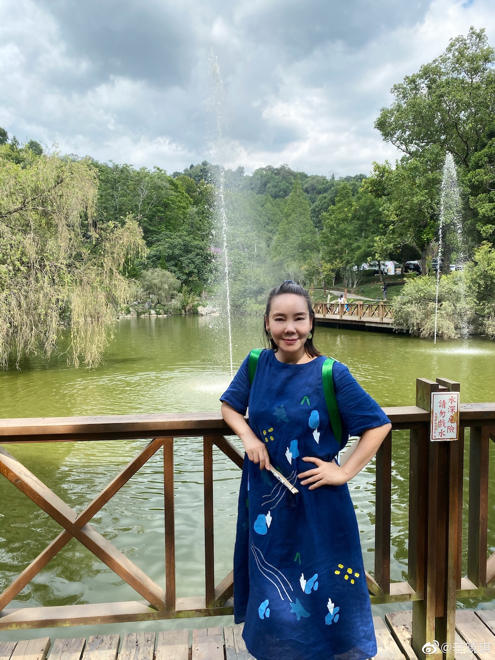 Netizens Say 58-Year-Old Taiwanese Singer Winnie Hsin Looks ...