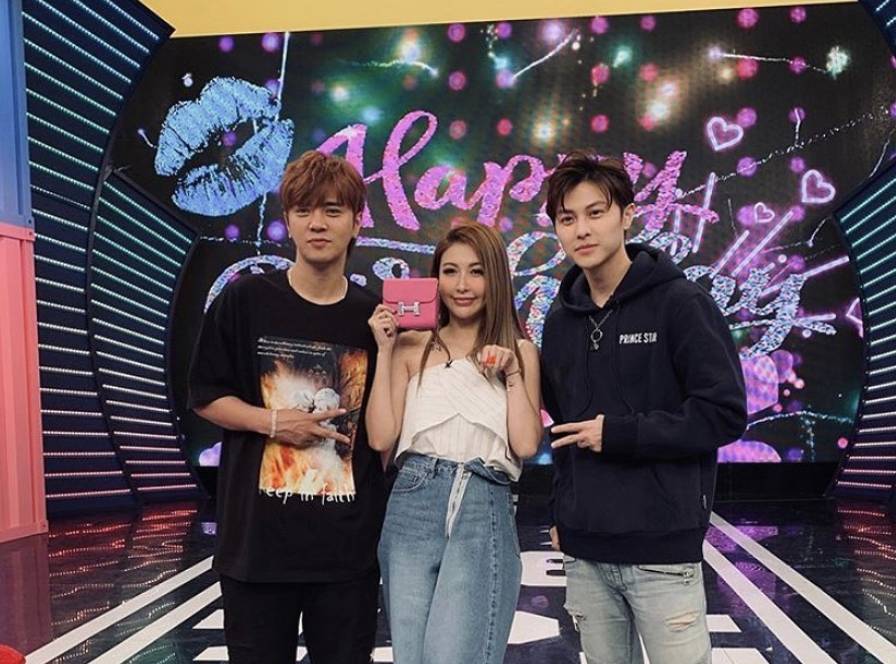 Netizens Believe Taiwanese Star Linda Chien Aka Hu Die Jie Jie Is One ...