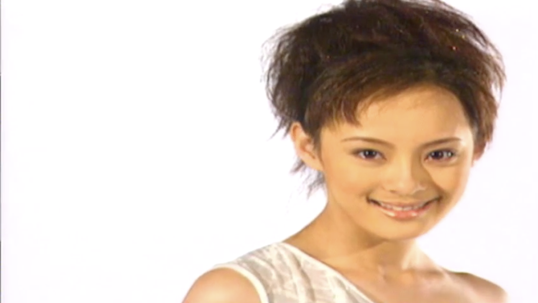 Sun Li Introduces The World To Her Teenage Half-Sister, Who Looks Just ...