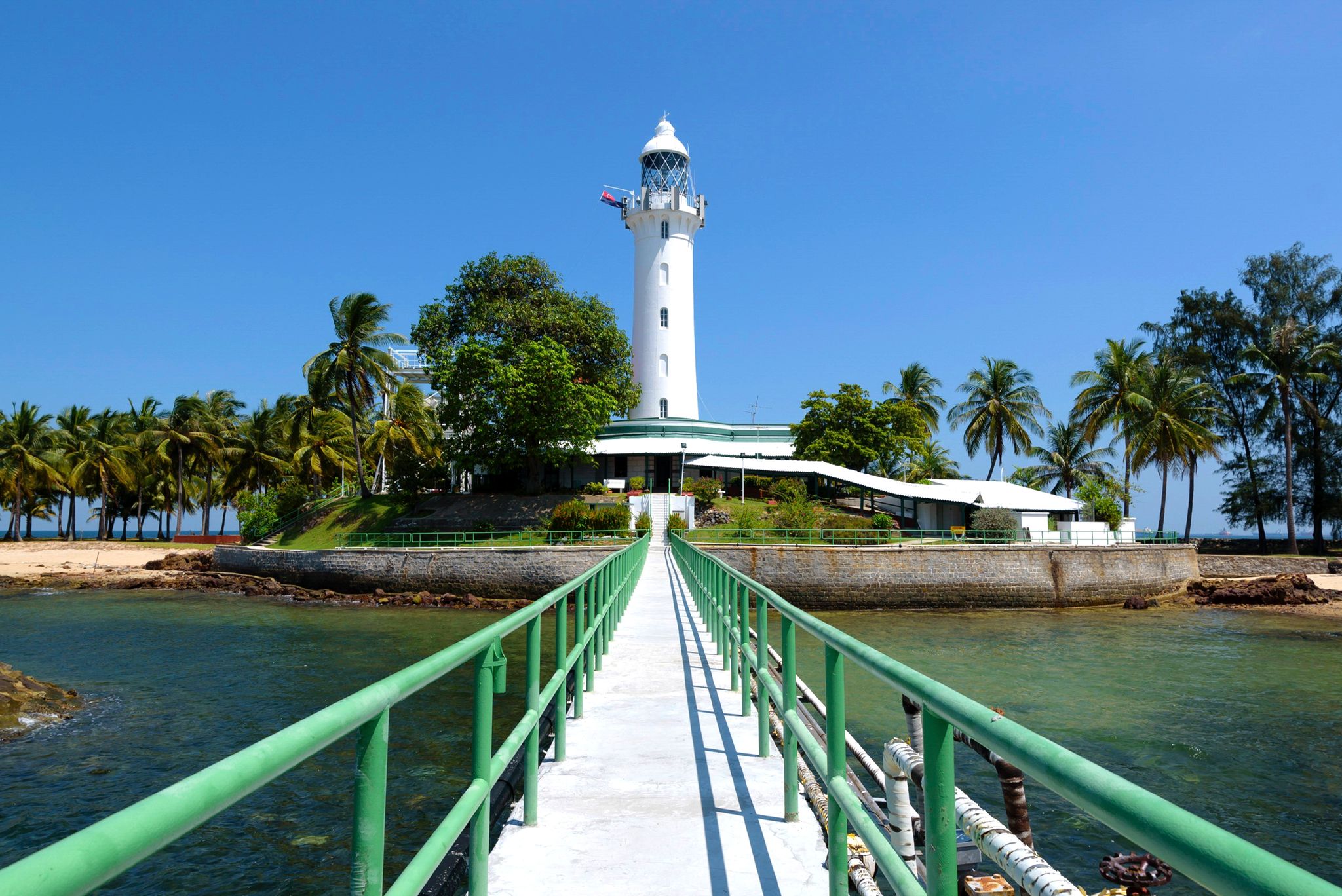 BERITA+: Merungkai sejarah dan pentingnya Rumah Api Raffles dalam ...