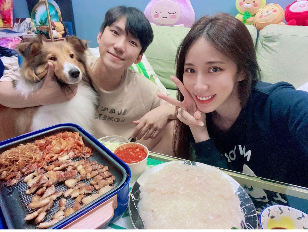 Taiwanese Star Yao Yao Complains That She Always Pays For Her Boyfriend ...