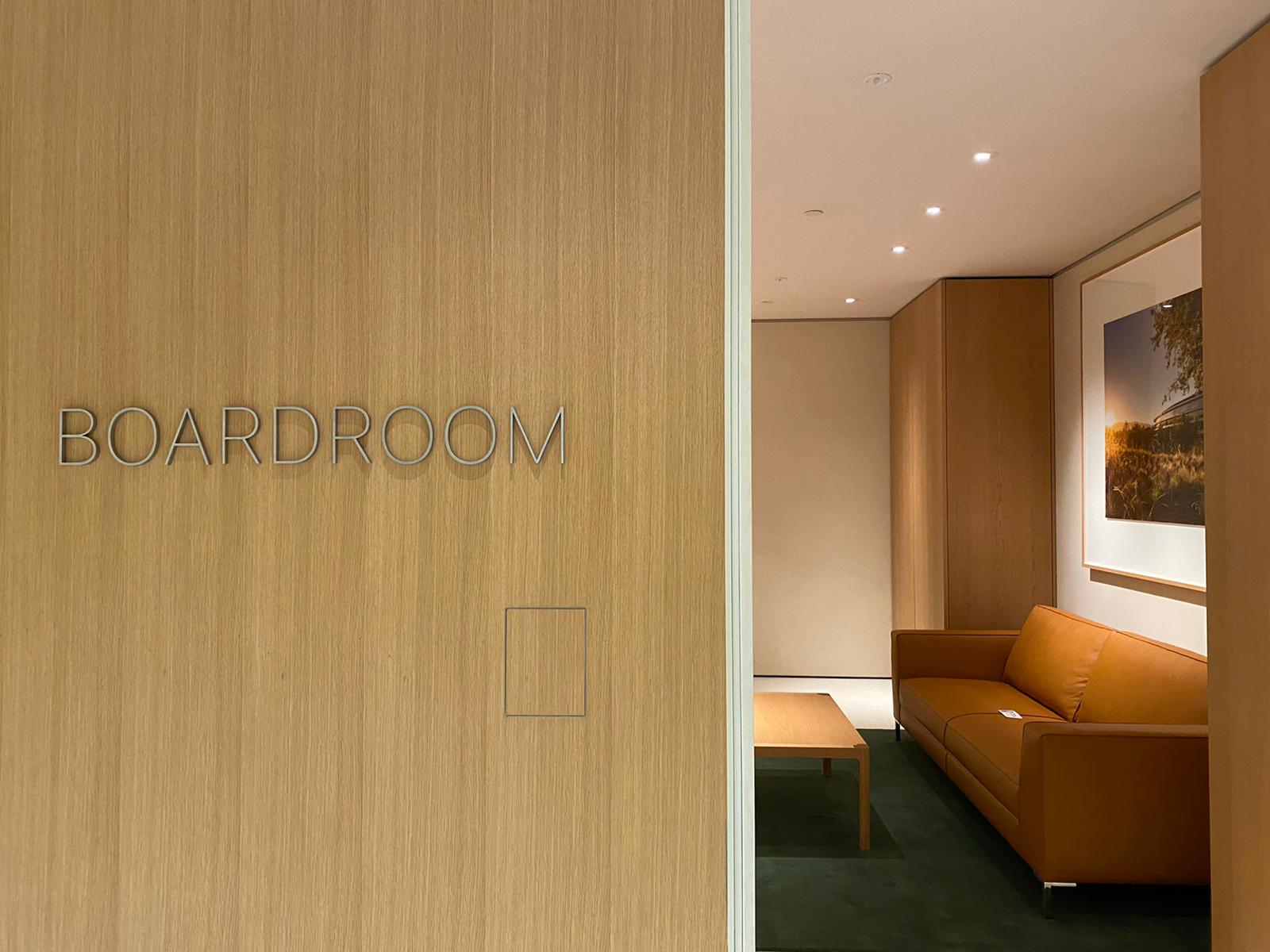 We Got A Tour Inside The World’s First Floating Apple Store, Which ...