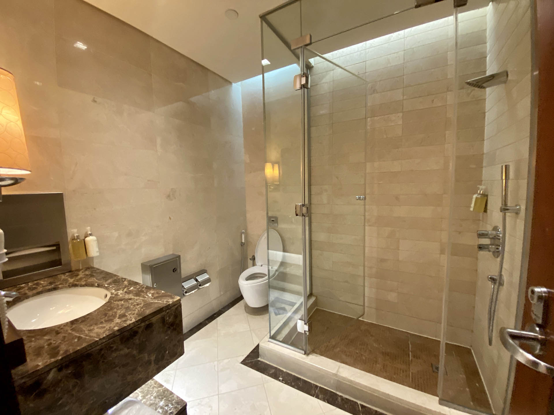 Emirates Business Class Review: We Flew S’pore To Dubai On The A380 ...