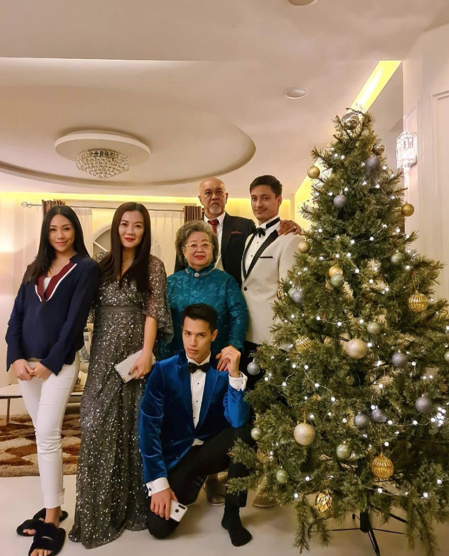 Insta-Buzz: What The Stars Were Up To For Christmas 2021 - TODAY