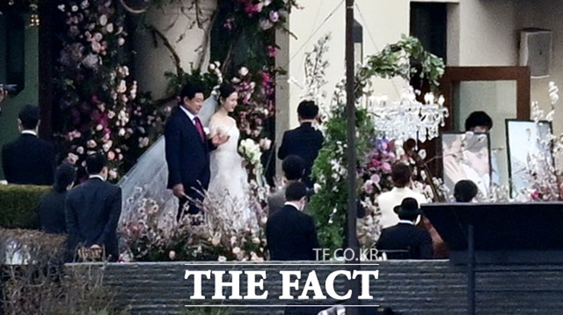 Pictures From Hyun Bin And Son Ye Jin’s Gorgeous Wedding - CNA Lifestyle