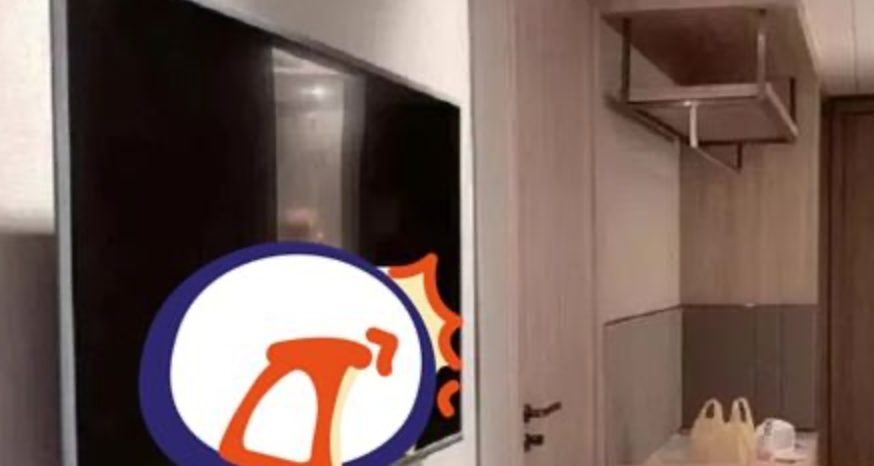 Chinese Live Streamer Banned After Accidentally Broadcasting Herself ...