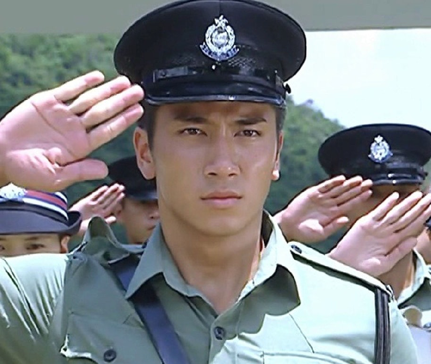 Chinese Tourists Are Now Seeking Out HK Policemen For Photos Because Of TVB Dramas - 8days