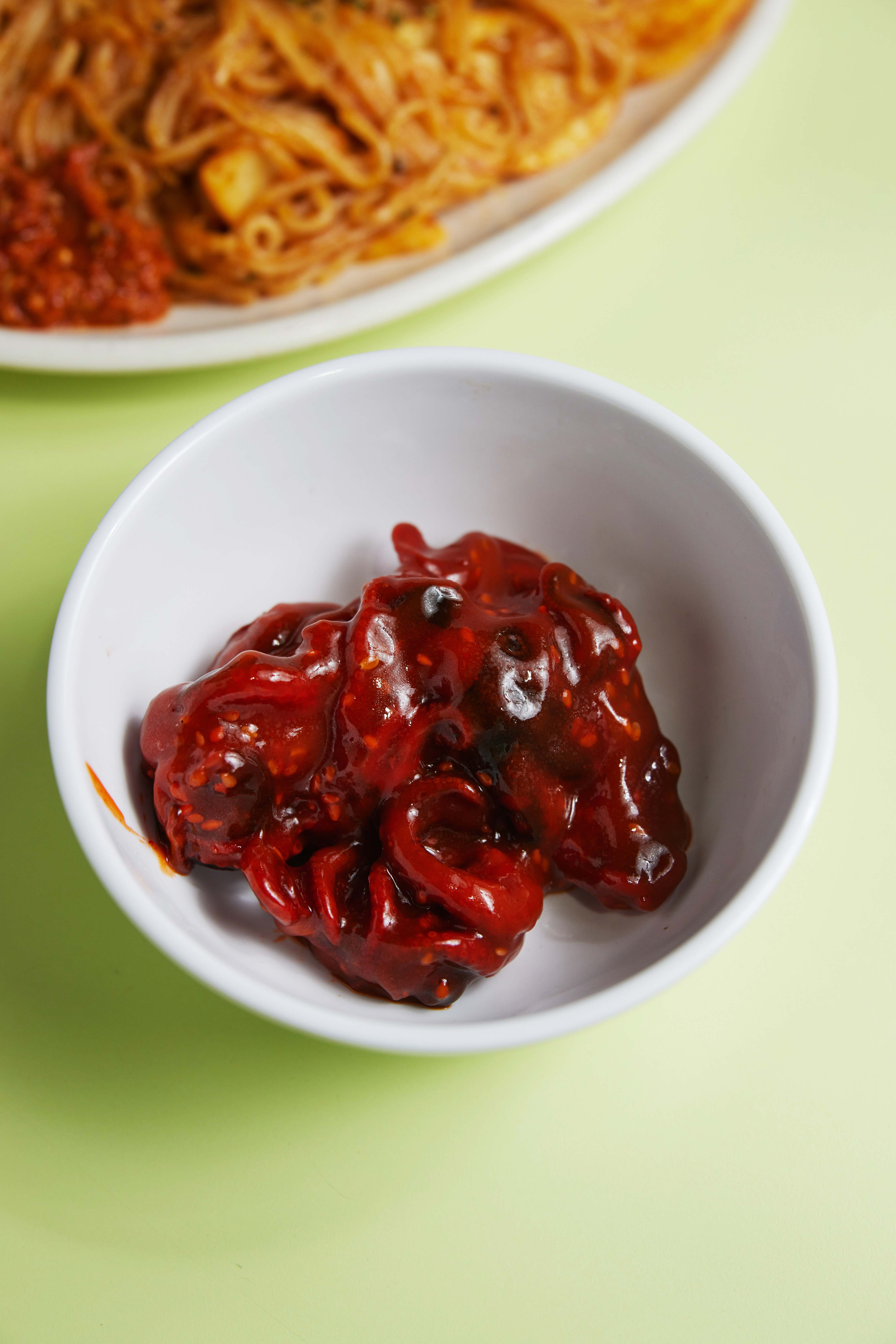 Hawker converts Japanese food stall to sell dry laksa, now has 45 ...