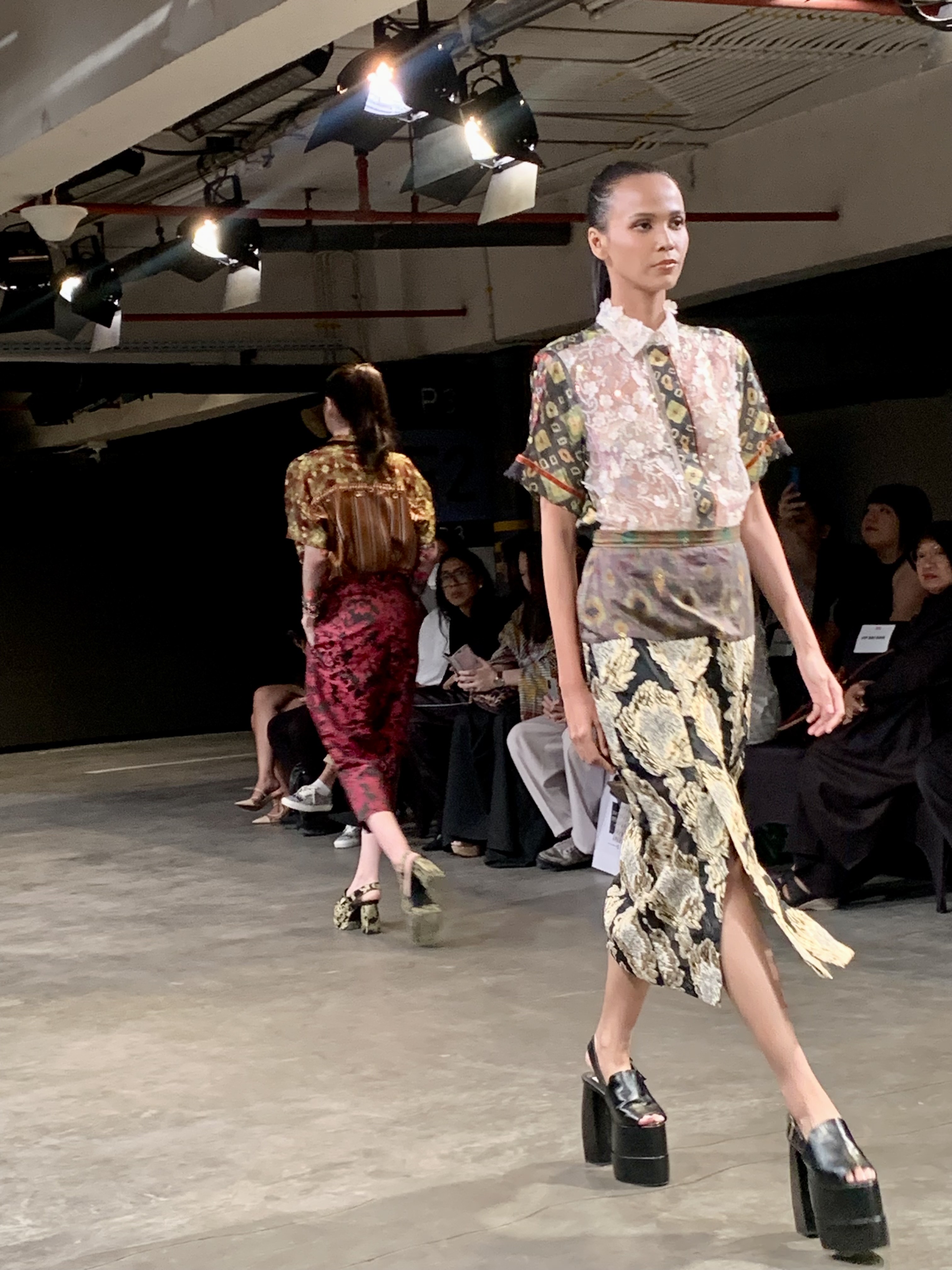 NOTA DARI JAKARTA: Sandang Indonesia: Dari pakaian tradisional ke ...