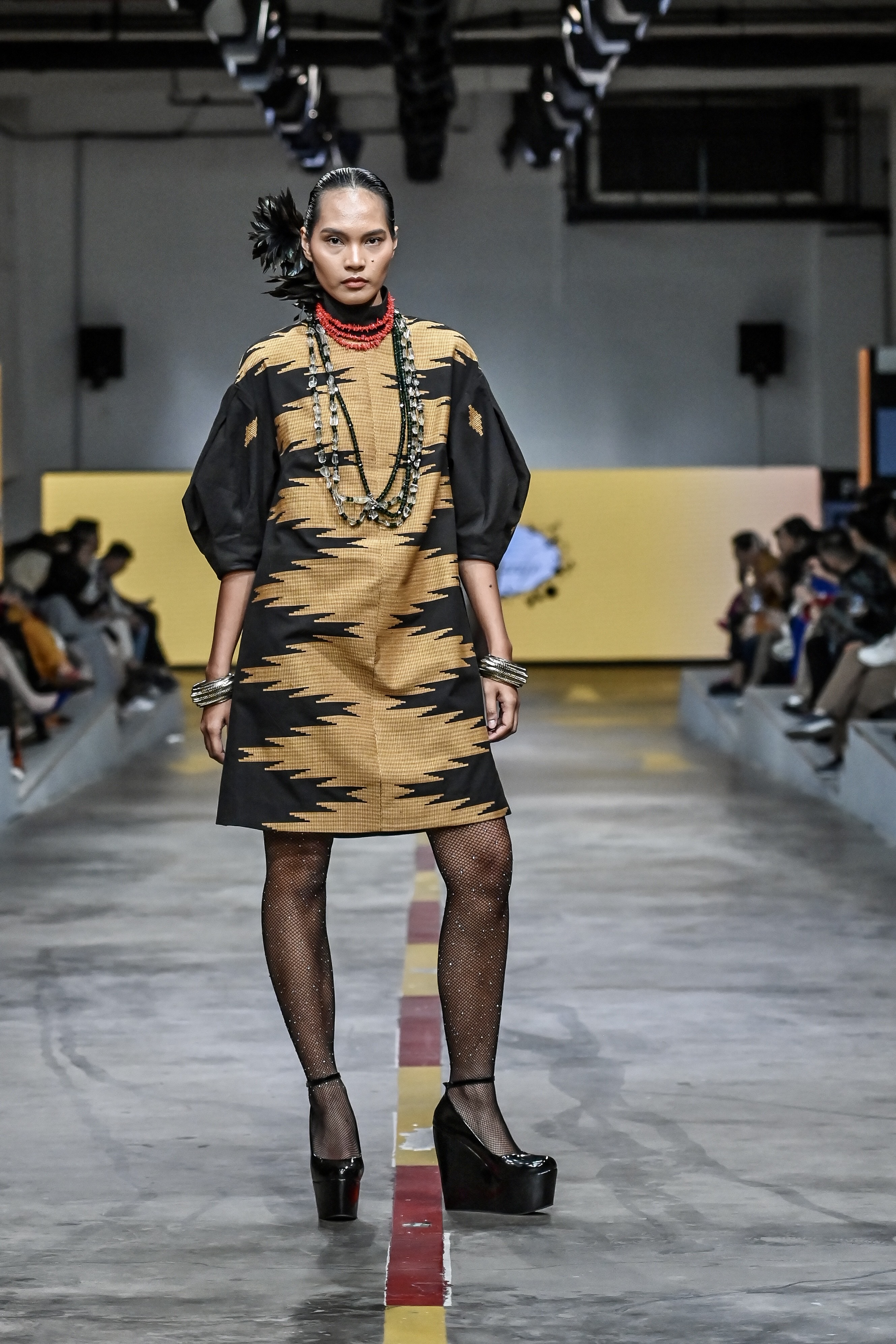 NOTA DARI JAKARTA: Sandang Indonesia: Dari pakaian tradisional ke ...