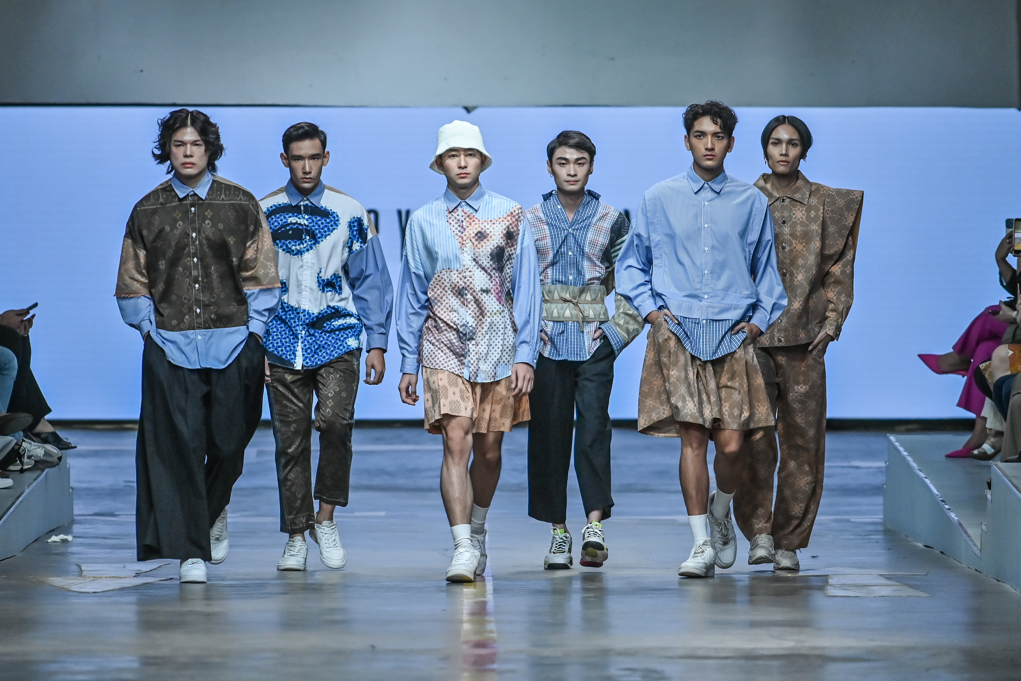 NOTA DARI JAKARTA: Sandang Indonesia: Dari pakaian tradisional ke ...