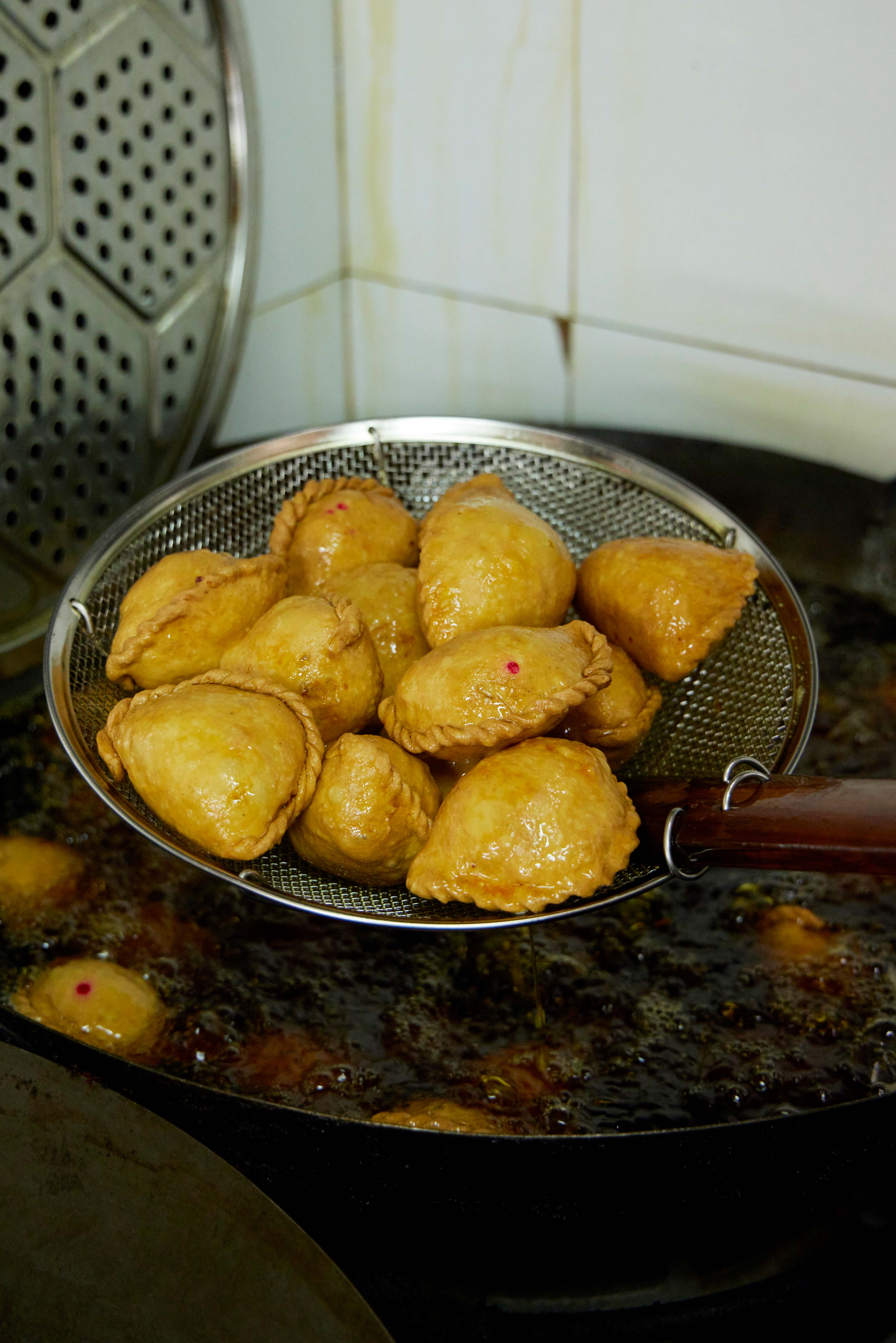 23-Year-Old Restaurant Chef Takes Over Popular Rolina Curry Puff Stall ...