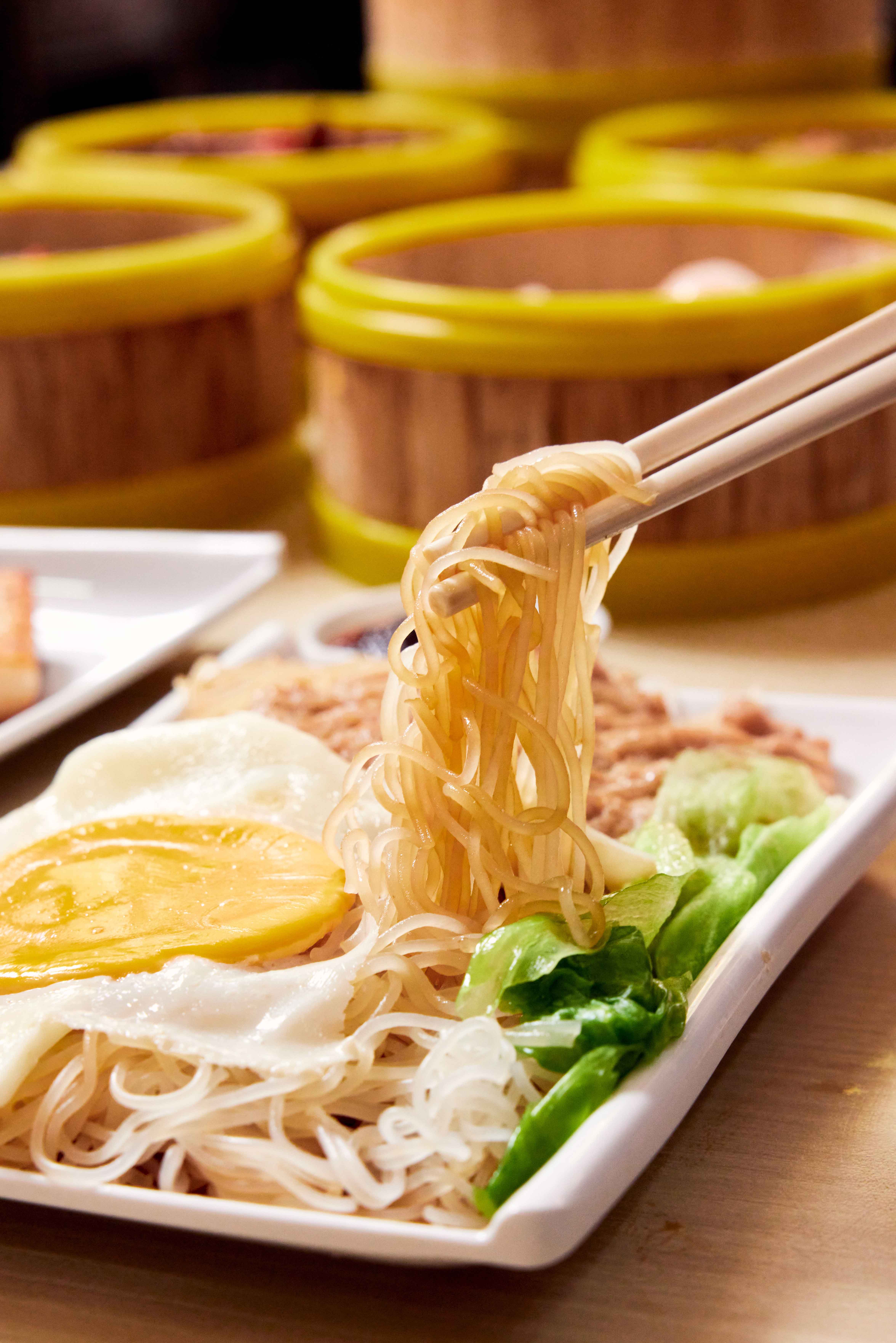 Delish Guangzhou-style prawn chee cheong fun by Bedok hawkers who paid ...