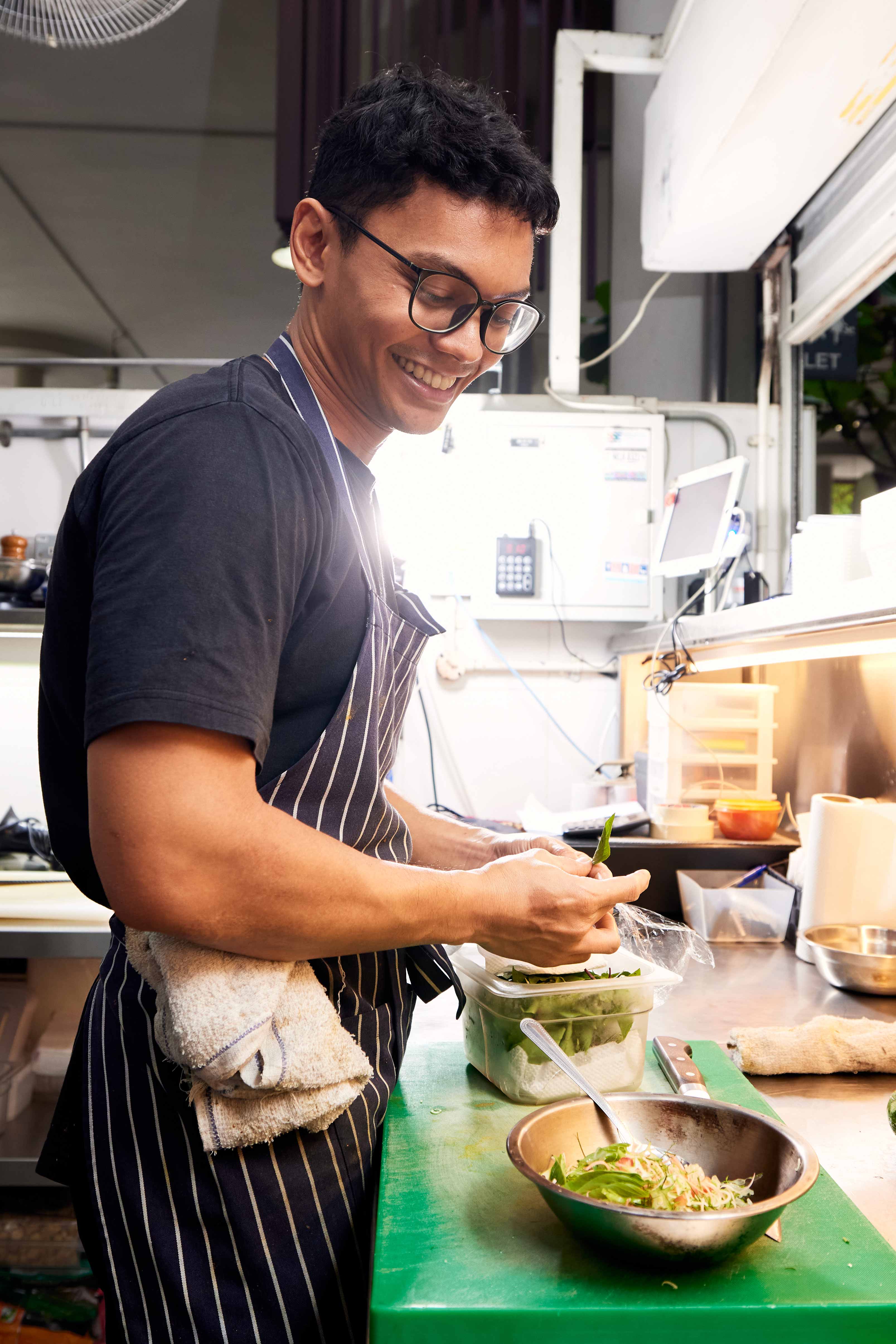 His Dream Of Opening A Restaurant Dashed, Chef Starts Hawker Biz ...