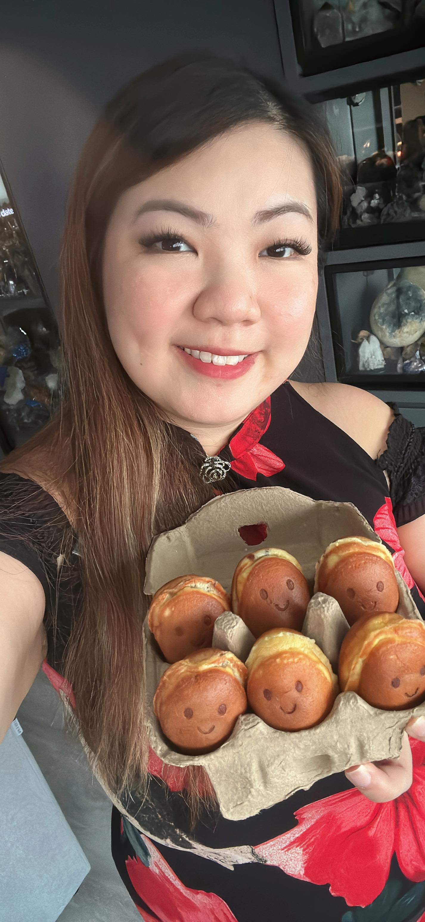 ‘Waffle aunty’ sells viral smiling egglettes from home, has mobile ...