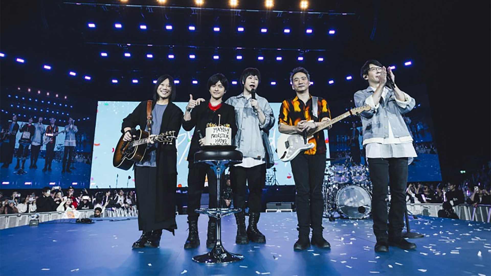 Mayday Shuts Down Lip-Sync Accusations At Paris Concert, Ashin Sings ...